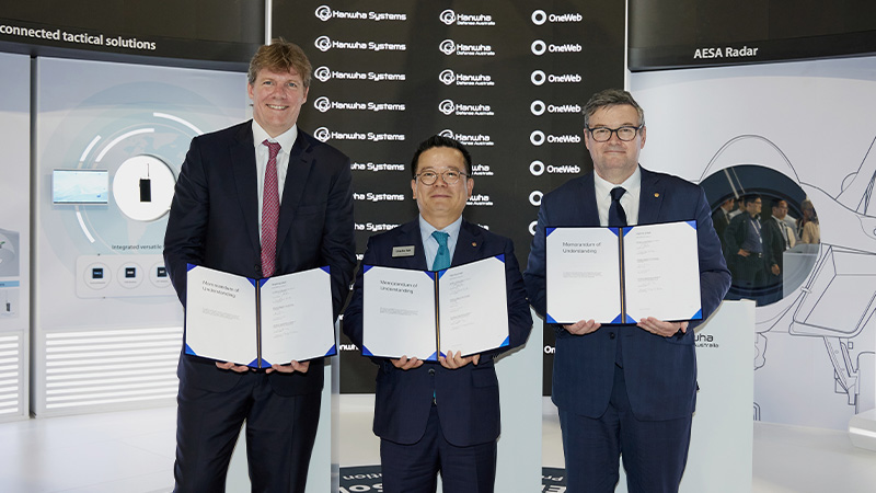 Hanwha Signs Three-Party MOU With OneWeb- Hanwha
